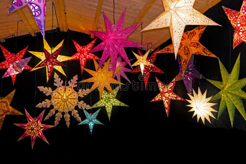 Stelle colorate di natale illustrazione di stock. Illustrazione di ...