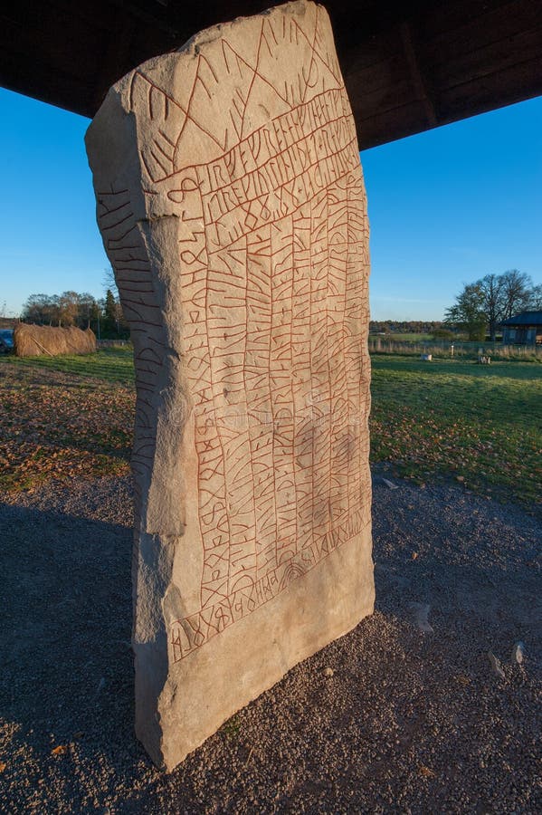 Vikings runestone arkivfoto. Bild av runes, grave, protection - 29614412