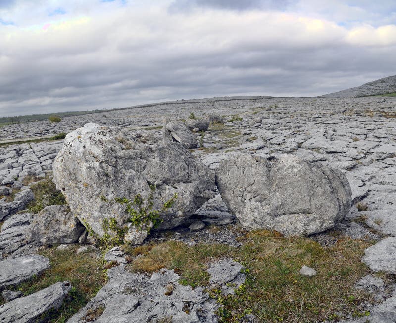 Stenblock burren arkivfoto. Bild av irländare, oulders - 25090124