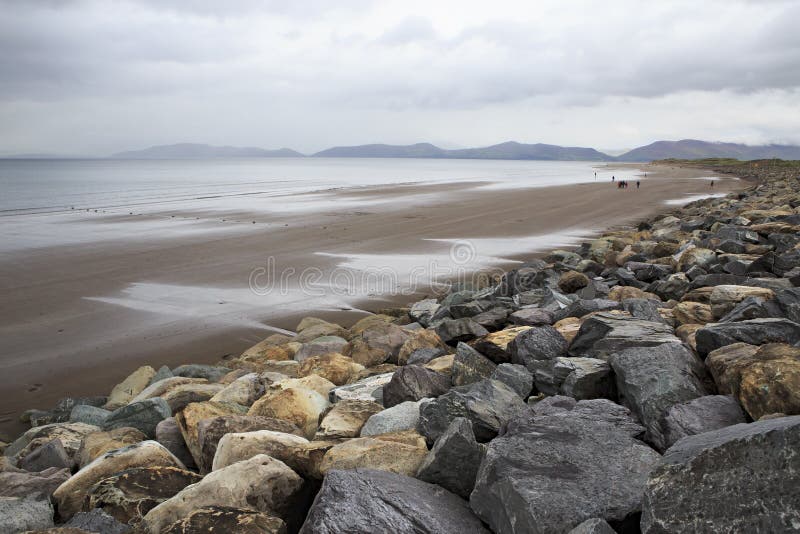 Stenen Op Het Strand Van De Atlantische Oceaan Stock Afbeelding - Image ...