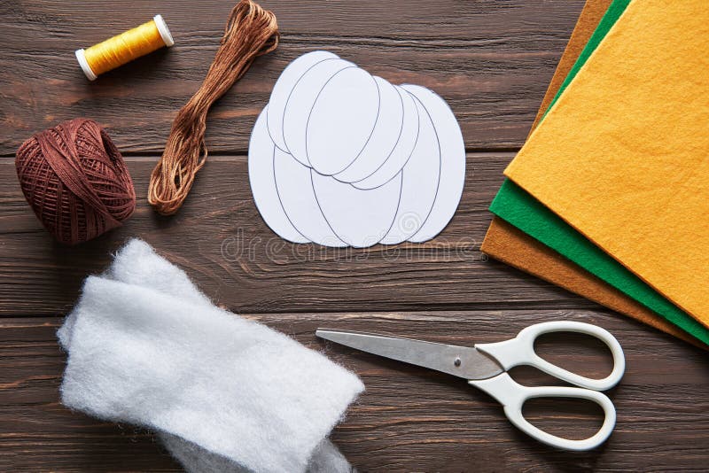 Step-by-step Instructions for Decorative Crafts Pumpkin Made of Felt ...