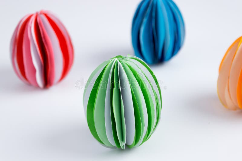 Step-by-step Instructions for Easter Eggs from Colored Paper. Children ...