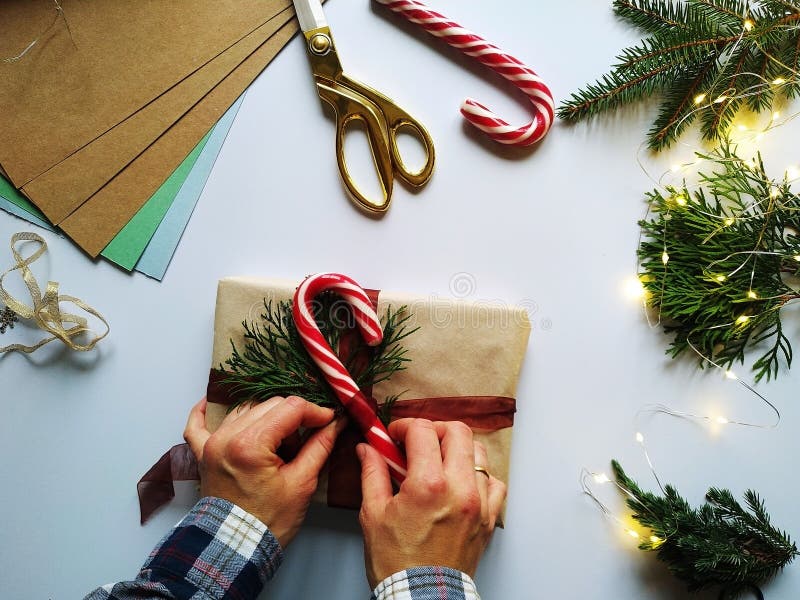 Step-by-step Instructions for Packing a Christmas Gift. DIY Gift ...