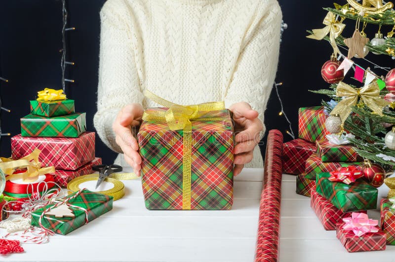 Step by Step Photo Instructions for Christmas Gift Wrapping, Step 8 ...