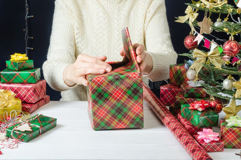 Step by Step Photo Instructions for Wrapping a Christmas Gift, Step 5 ...