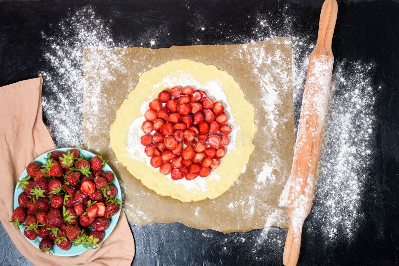 Step by Step Recipe the Process of Making Galetta with Strawberries at ...