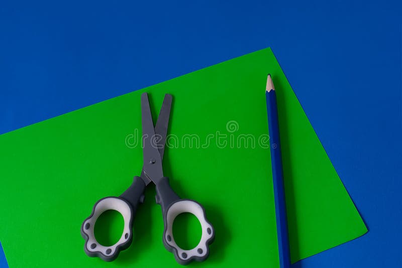 Step 1. Step-by-step Instructions on How To Make a Funny Hand-shaped ...