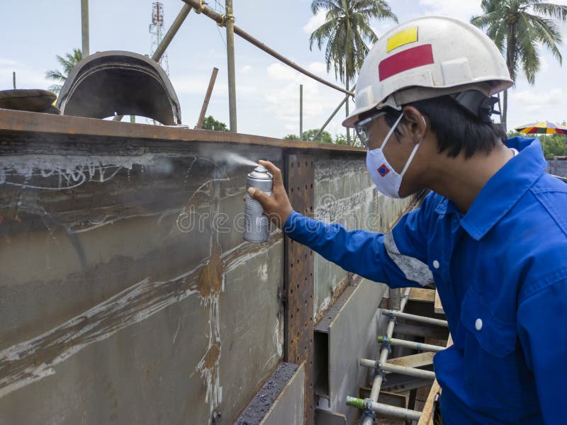 Step To Use Spray White Contrast on the Welded Surface before ...