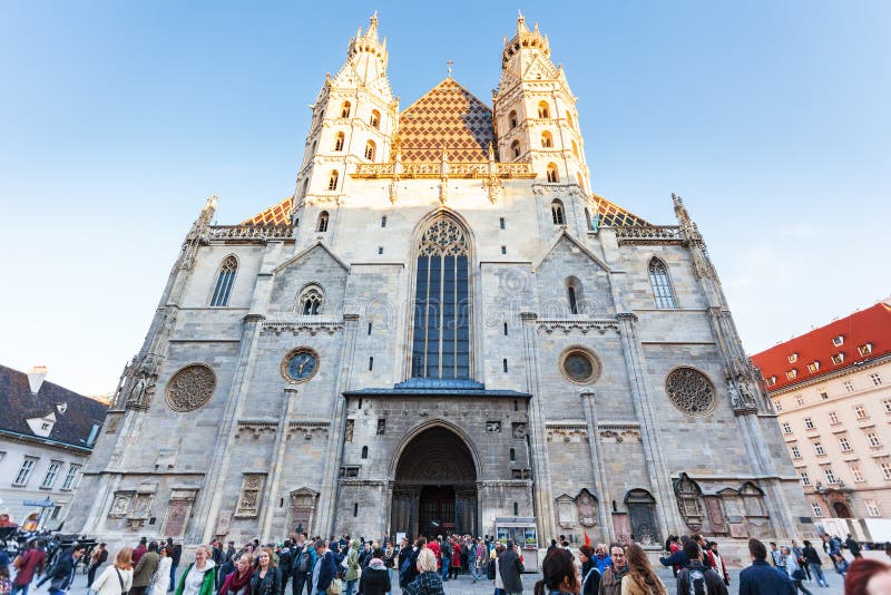 St. Stephen Cathedral (Stephansdom) in Der Nacht Wien Stockbild - Bild ...