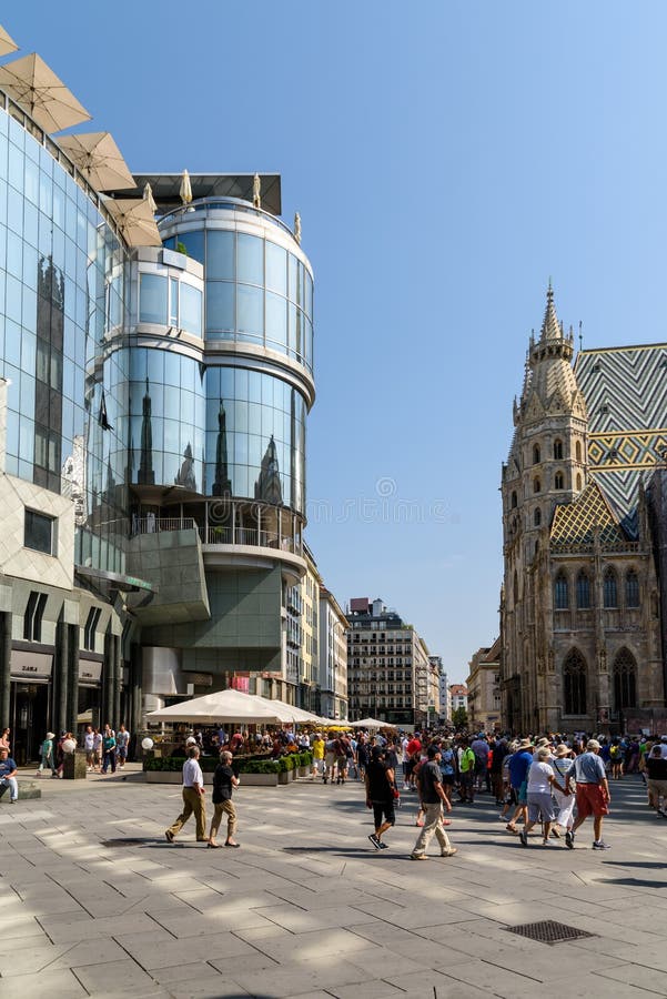 Stephansplatz Square in Vienna Editorial Stock Photo - Image of ...
