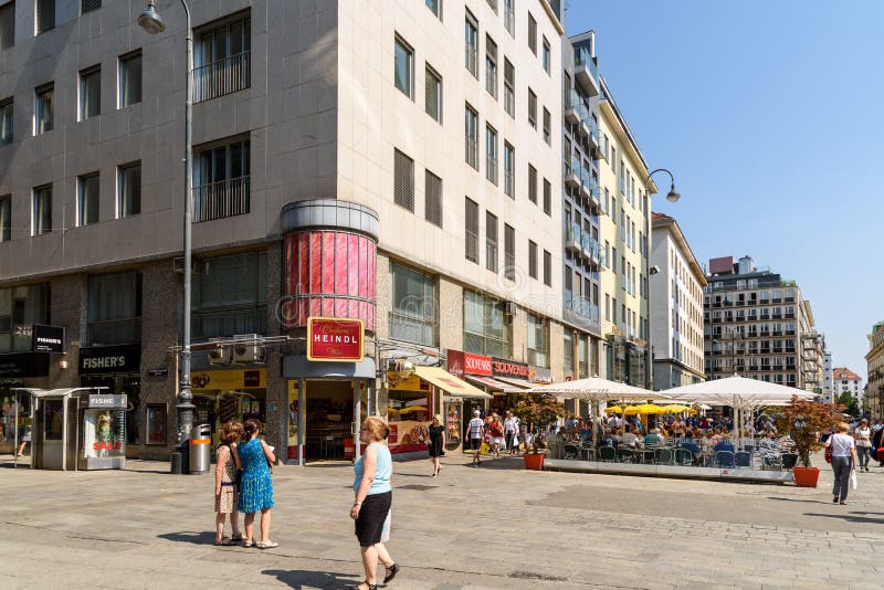 Stephansplatz Square in Vienna Editorial Stock Image - Image of stephen ...