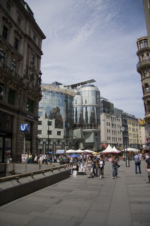 Stephansplatz Vienna editorial photography. Image of stephen - 25137947