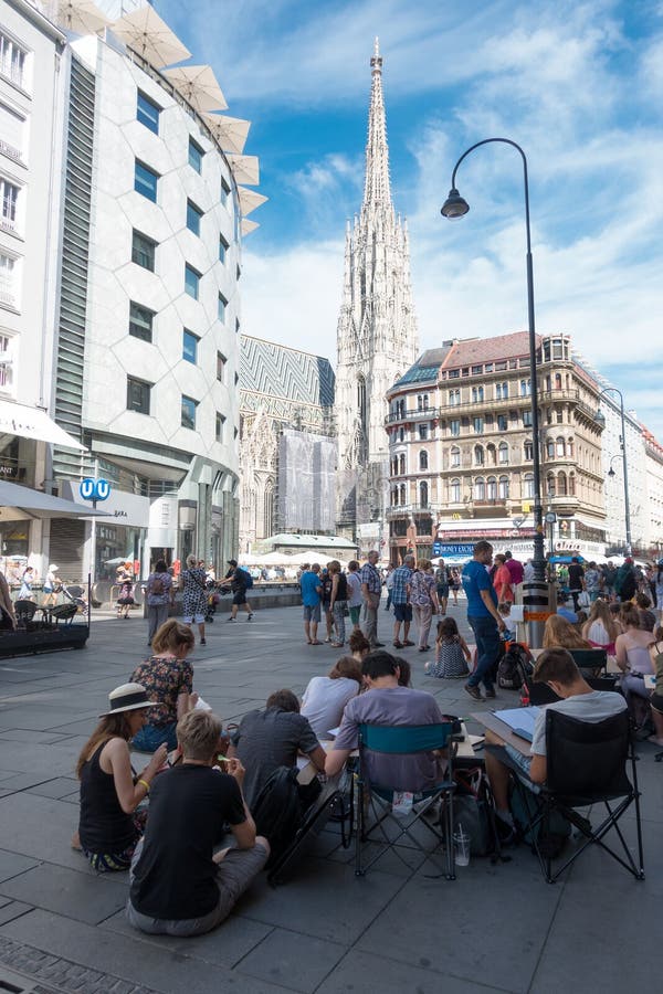 Stephansplatz vienna redaktionell bild. Bild av vienna - 97399436