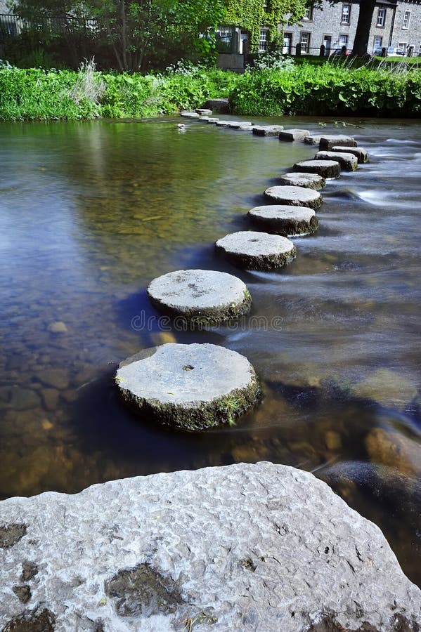 Stepping Stones Across Stream Stock Image - Image of path, creek: 24600001
