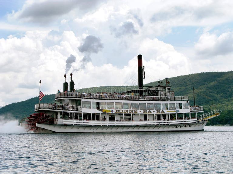Sternwheel steamboat editorial stock image. Image of waterfront - 25657419