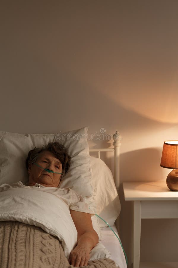 Vrouw Die Alleen in Armenhuis Sterven Stock Afbeelding - Image of ...