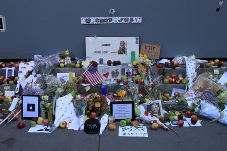 Steve Jobs memorial editorial stock photo. Image of memory - 21493558
