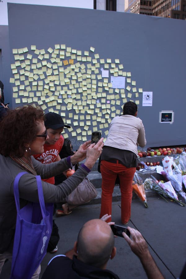 Steve Jobs memorial editorial stock photo. Image of memory - 21493558