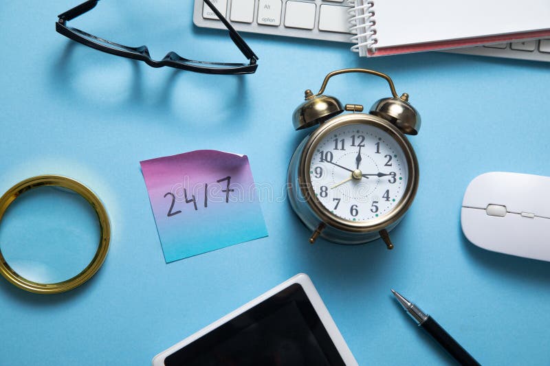 24 7 on Sticky Note with a Business Objects Stock Image - Image of ...