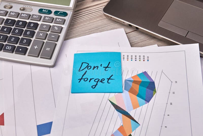 Sticky Note with Dont Forget Handwriting on the Office Work Desk. Stock ...