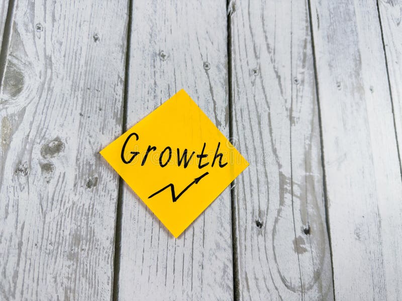 Sticky Note Featuring the Word Growth with an Upward Arrow, Set Against ...