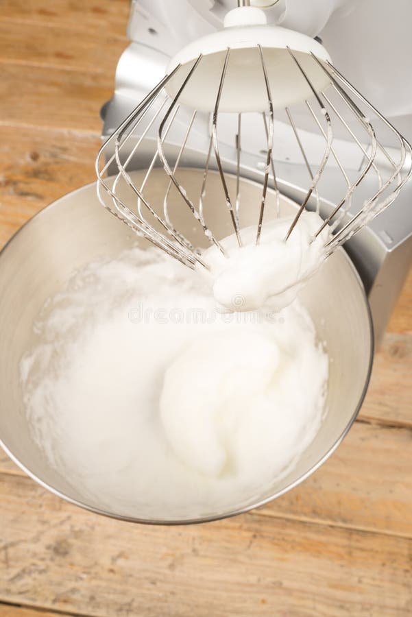 Stijf eiwit stock afbeelding. Image of schot, voedsel - 49638259