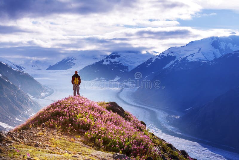 Stijging in Alaska stock foto. Image of buiten, beklim - 120082890