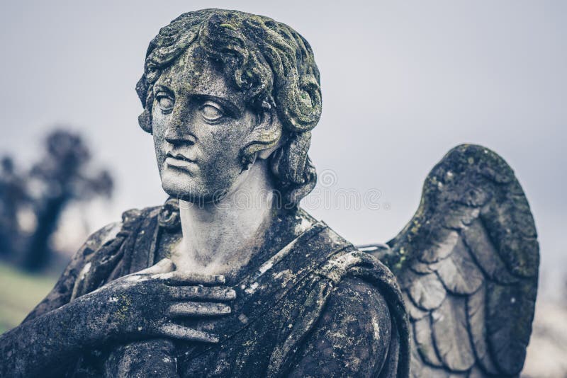 Stile Dell'annata Della Statua Di Angelo Custode Immagine Stock ...