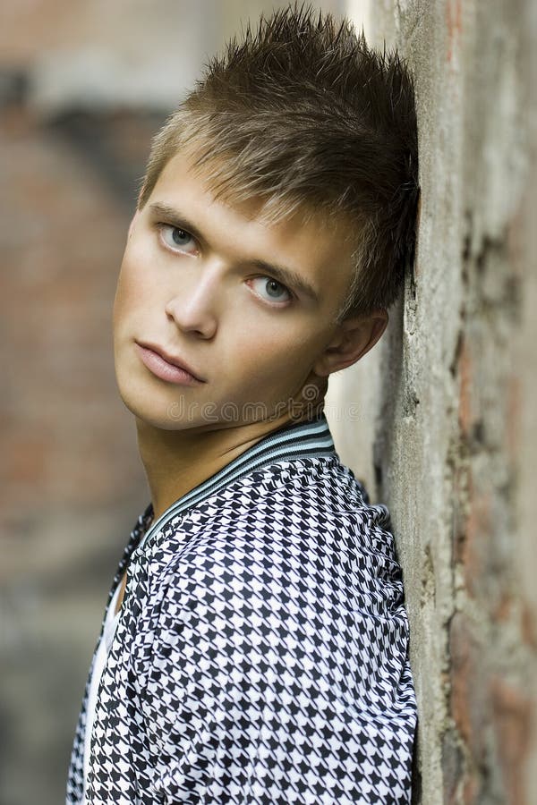 Stilig grabb fotografering för bildbyråer. Bild av manlig - 3559401