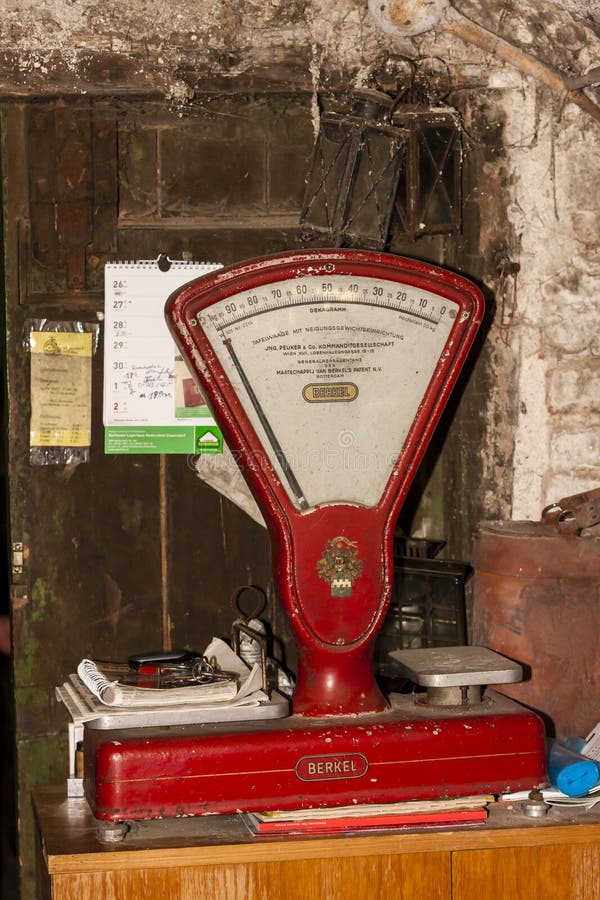 311 Old Metallic Weighing Scale Stock Photos - Free & Royalty-Free ...