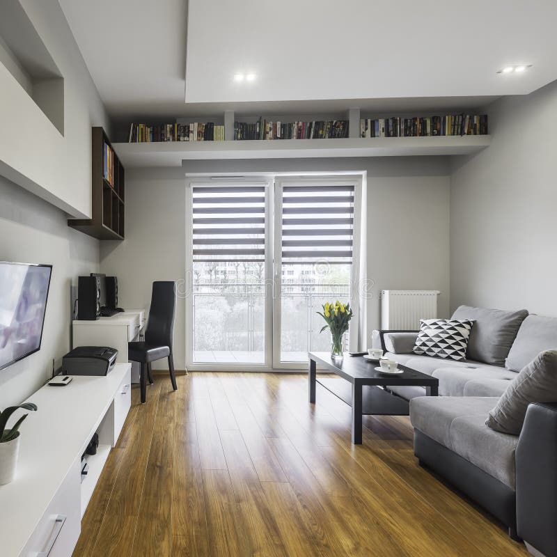 Stilvolle Und Moderne Wohnung Stockbild - Bild von dekoration, vorhänge ...