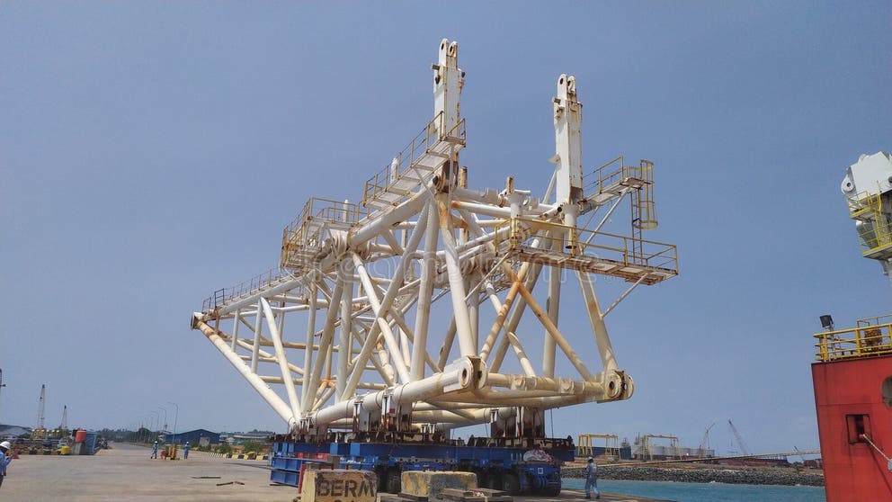 Stinger Transported Using SPMT from Yard To Jetty Editorial Stock Photo ...