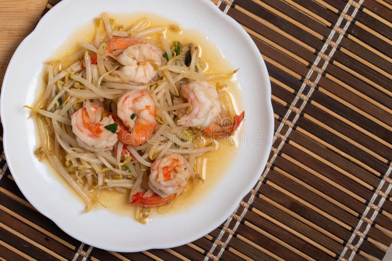Stir Fried Shrimp with Bean Sprouts in Oyster Sauce Stock Image - Image ...