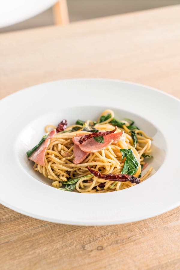 Stir-fried Spaghetti with Ham and Garlic Stock Image - Image of ...
