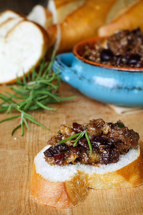 Stokbrood Met Fig. Tapenade Stock Foto - Image of sluit, vrucht: 31748672