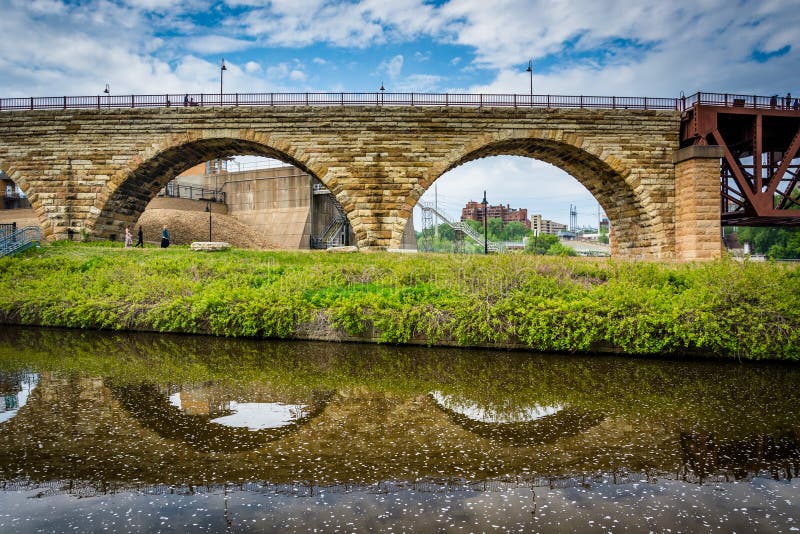 The Stone Arch Bridge, in Downtown Minneapolis, Minnesota. Stock Photo ...