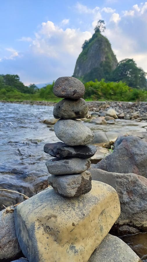 Stone Balancing at the River Stock Image - Image of land, chill: 262302877