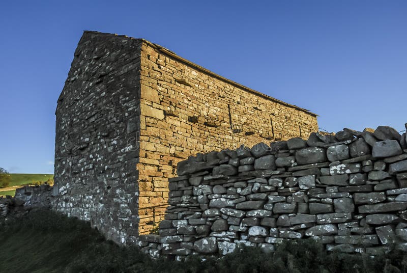 Old Stone Barn stock photo. Image of facade, england - 22826582
