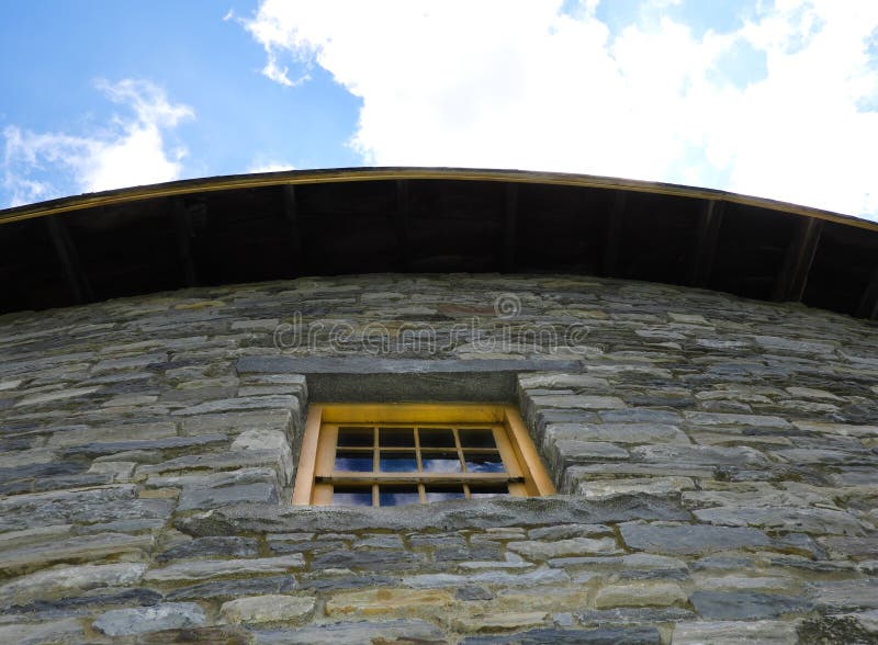 Round Stone Barn Wall and Window Architecture at Shaker Village Stock ...