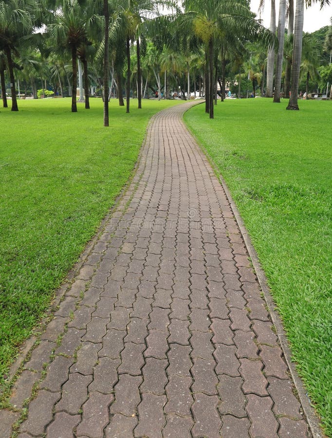 Curve Walkway in Public Park Stock Image - Image of curve, garden: 94975143