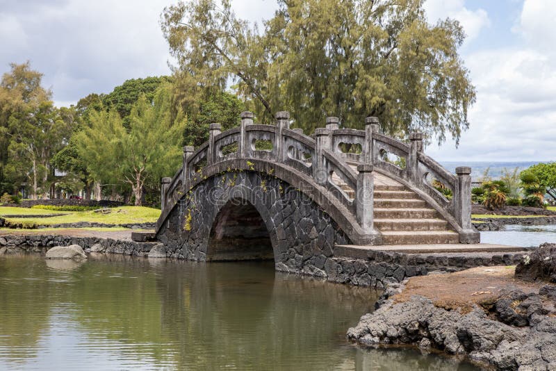 Stone Bridge in Hilo , Hawaii Stock Photo - Image of cross, pool: 153593806