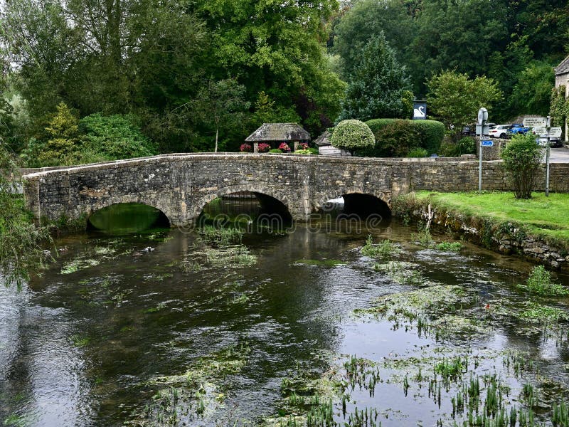 Stone Bridge Over the River Coln in Bibury, England Stock Photo - Image ...