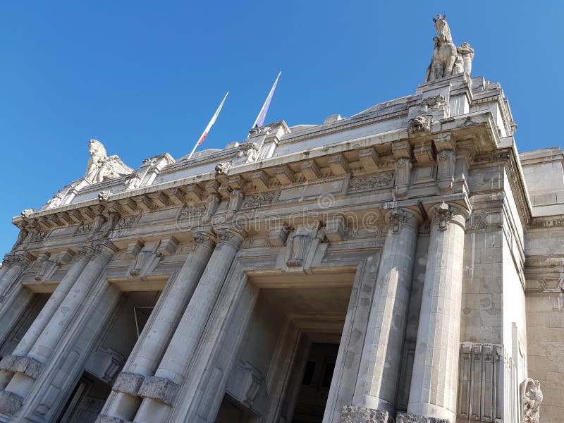 Stone Columns of the Train Station in Milan Stock Illustration ...