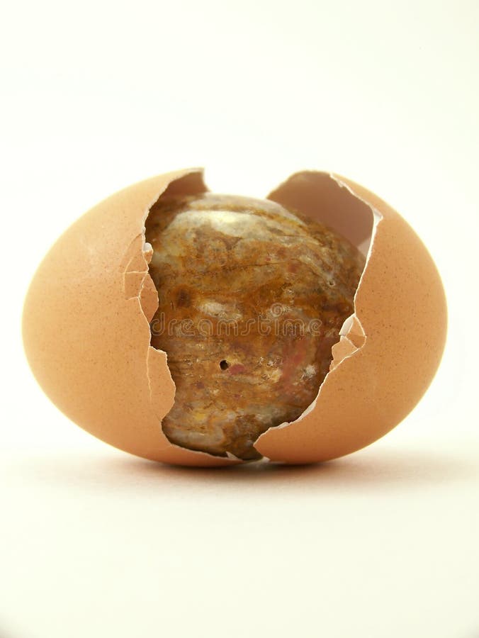 Stone Egg and Cracked Shell Stock Image - Image of hatch, concept: 5505893