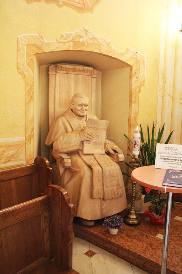 Stone pope editorial photography. Image of europe, catholic - 39277537