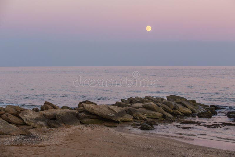 Stone Ridge on the Sandy Seashore at Dusk Stock Photo - Image of beach ...