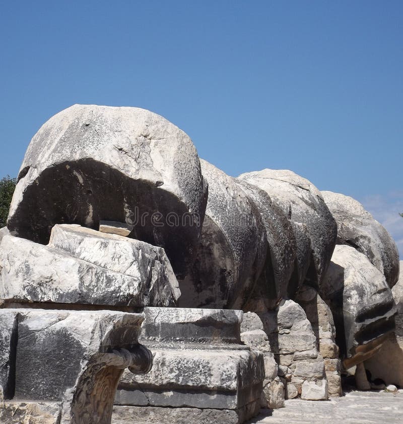 Stone Temple of Apollo Didim Stock Photo - Image of ruins, bust: 45016314