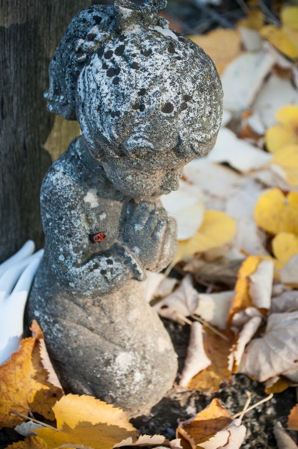 Stoned angel on a tomb stock photo. Image of autumn, park - 79813752