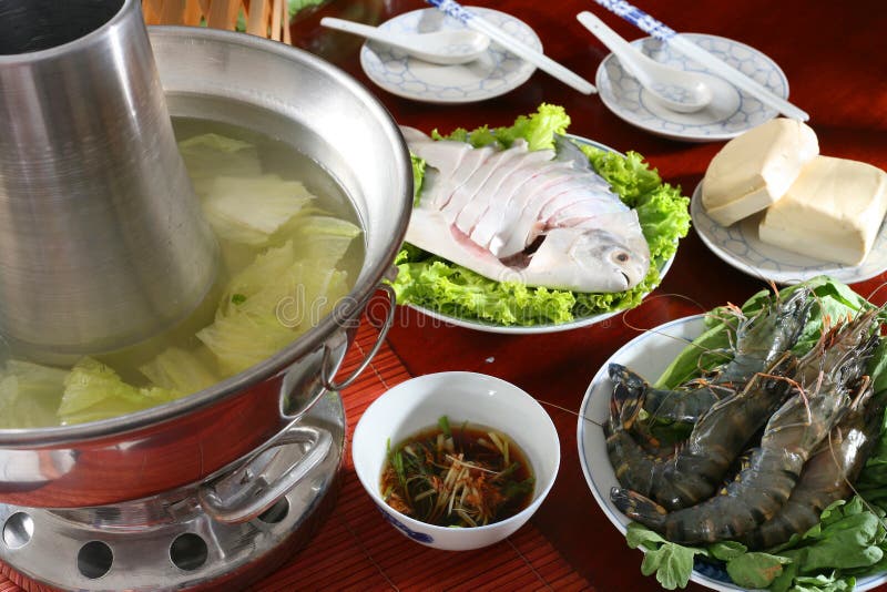 Stoom-pot stock afbeelding. Image of keuken, chinees, ingrediënten ...