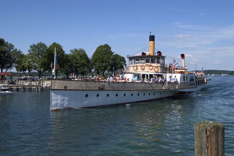 Stoomboot redactionele stock afbeelding. Image of stoomschip - 545274